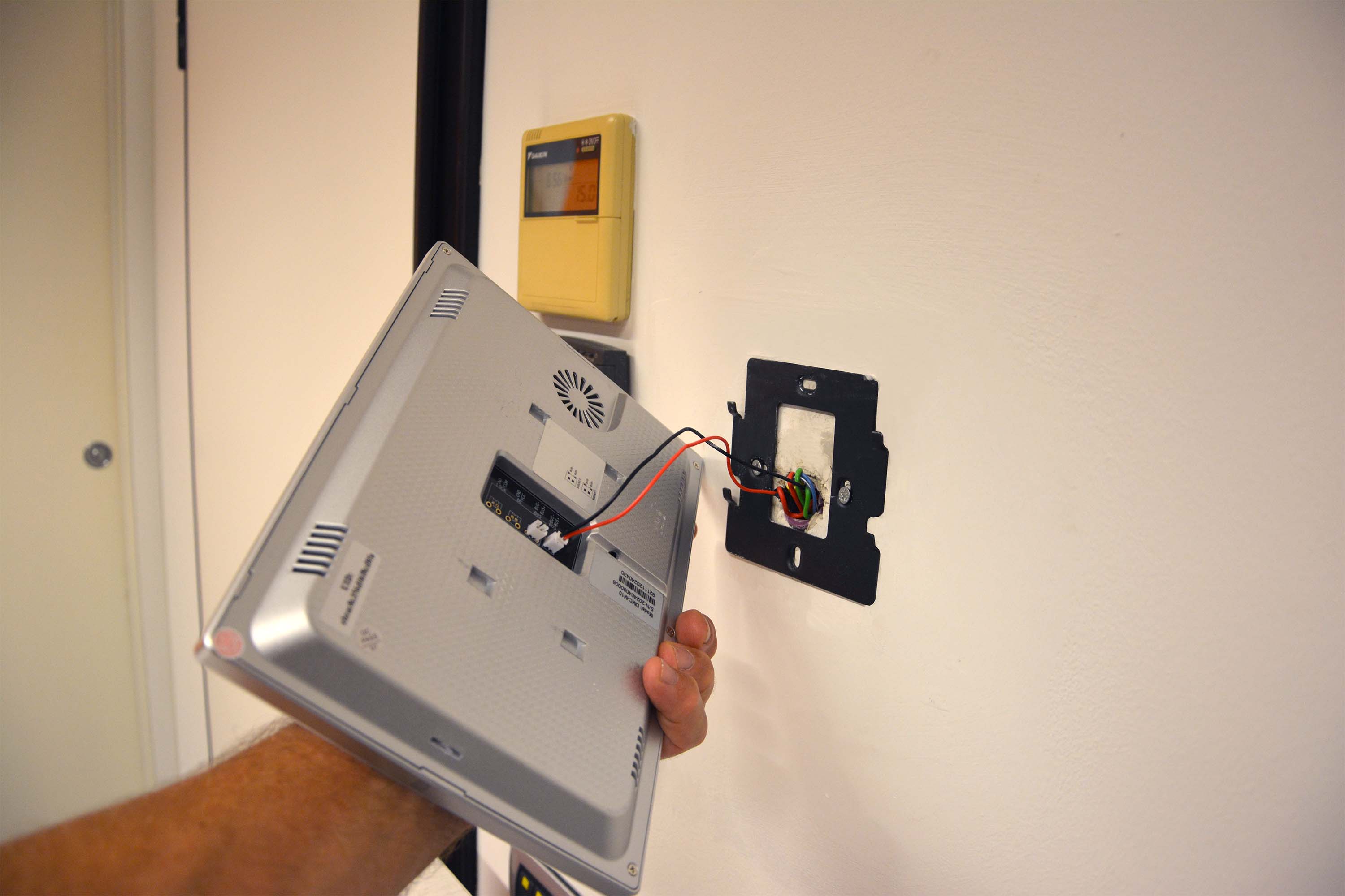 Videocitofoni IP 2 fili wifi con apriporta per ville 1,2,3,4 interni ...